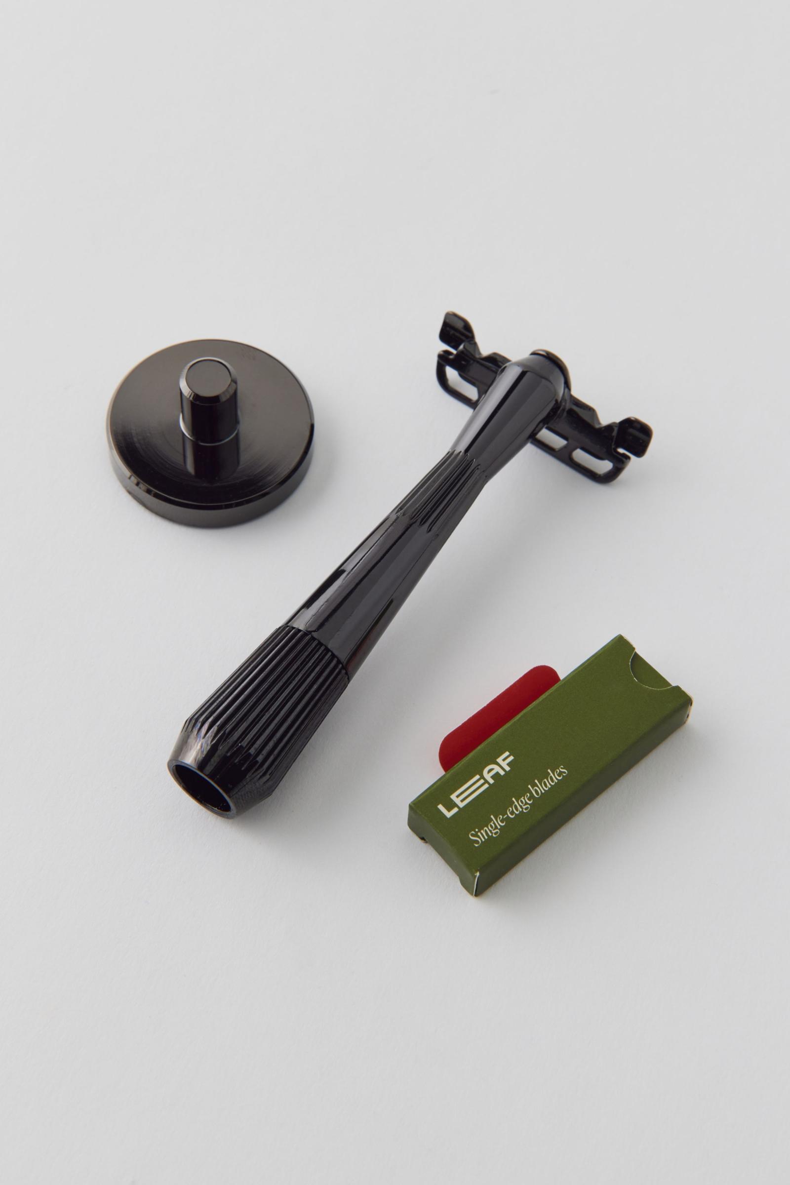 Leaf The Twig Single-Blade Razor Set | Urban Outfitters Japan ...