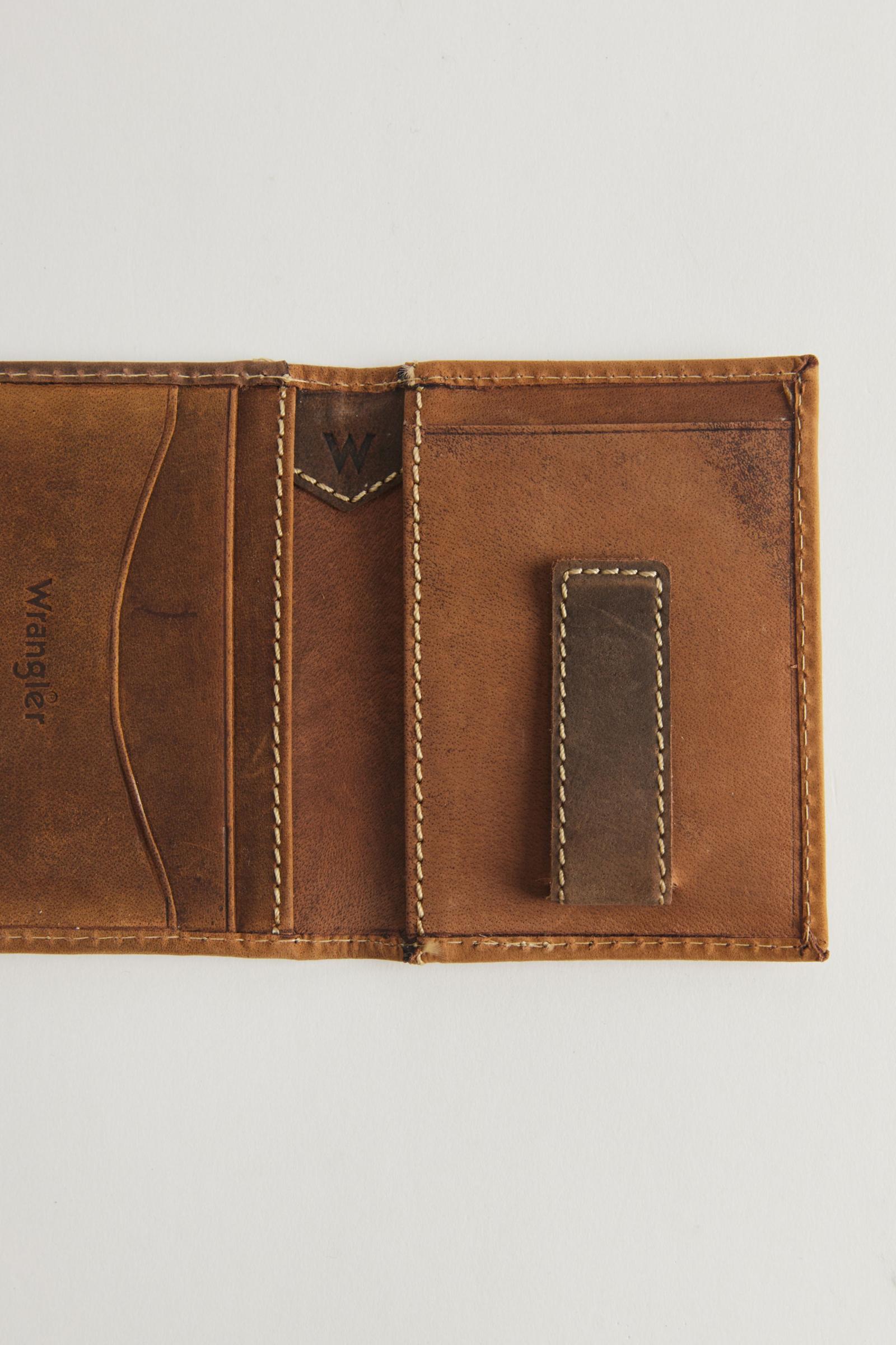 Wrangler Vertical Bifold Wallet | Urban Outfitters Japan - Clothing ...