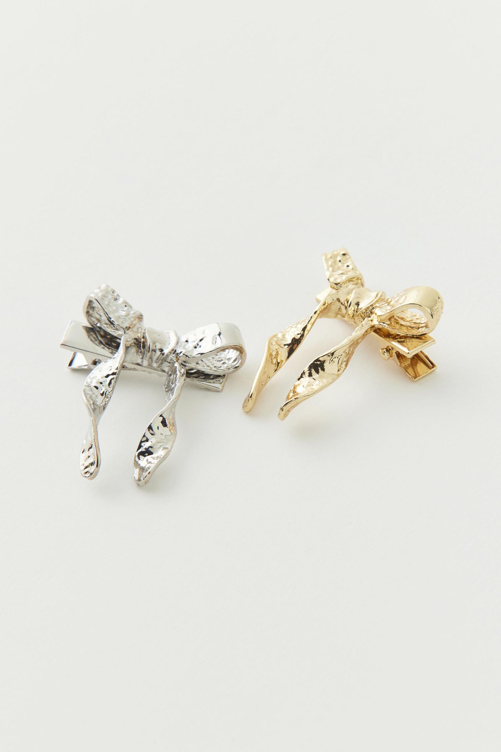 Metal Hair Bow Clip Set | Urban Outfitters Hong Kong - Clothing, Music ...