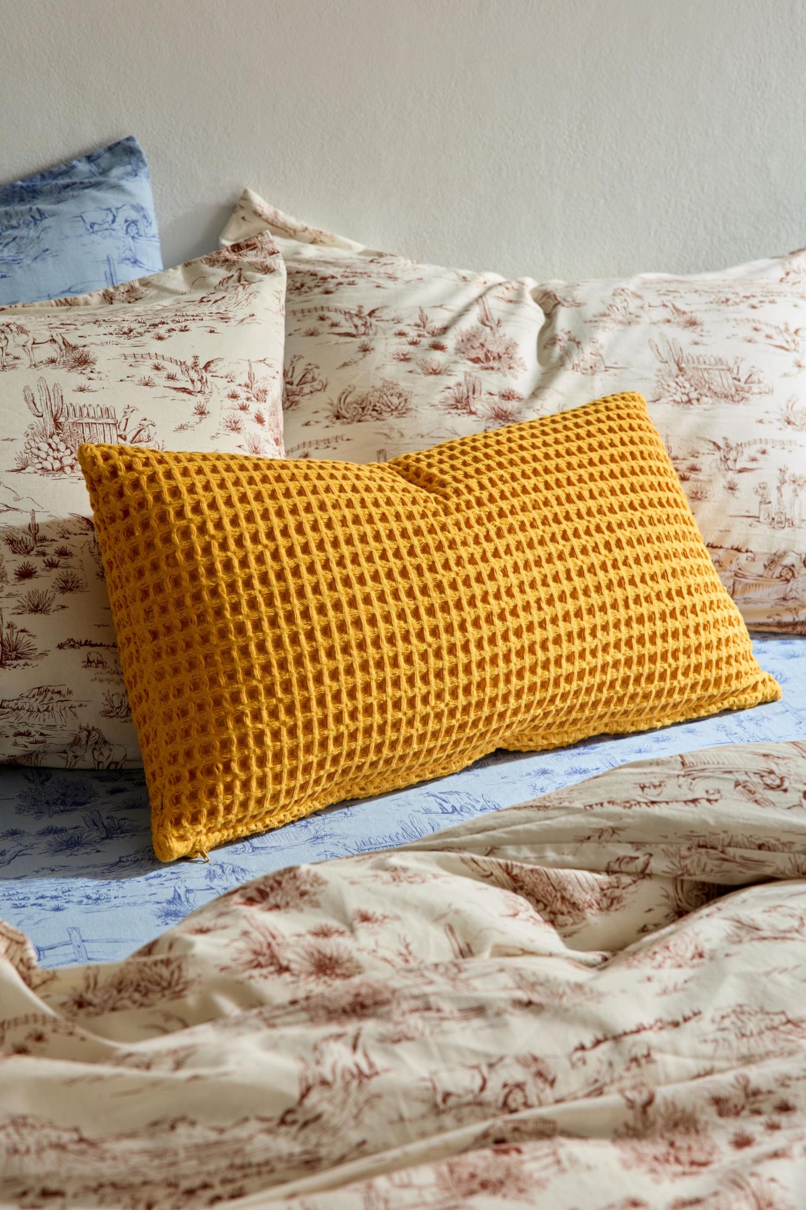 Urban Renewal Remade Waffle Bolster Pillow | Urban Outfitters Mexico ...