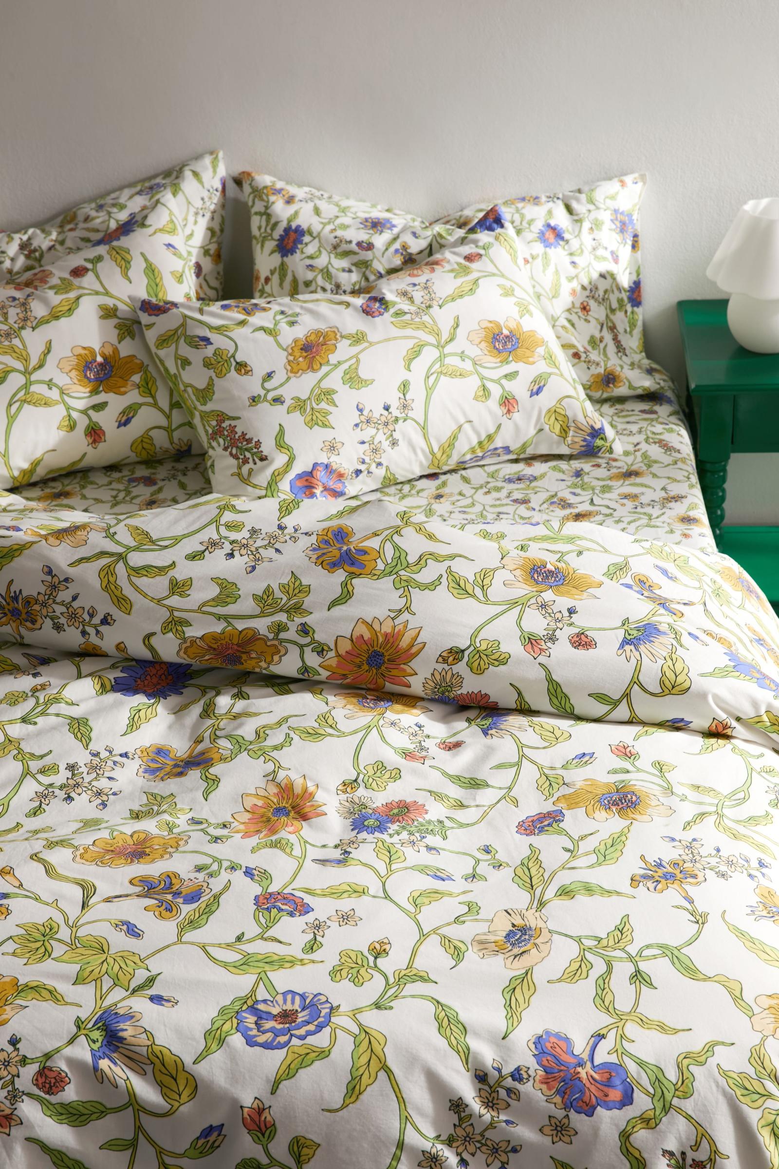 Ella Vine Floral Pattern Duvet Set | Urban Outfitters Singapore ...