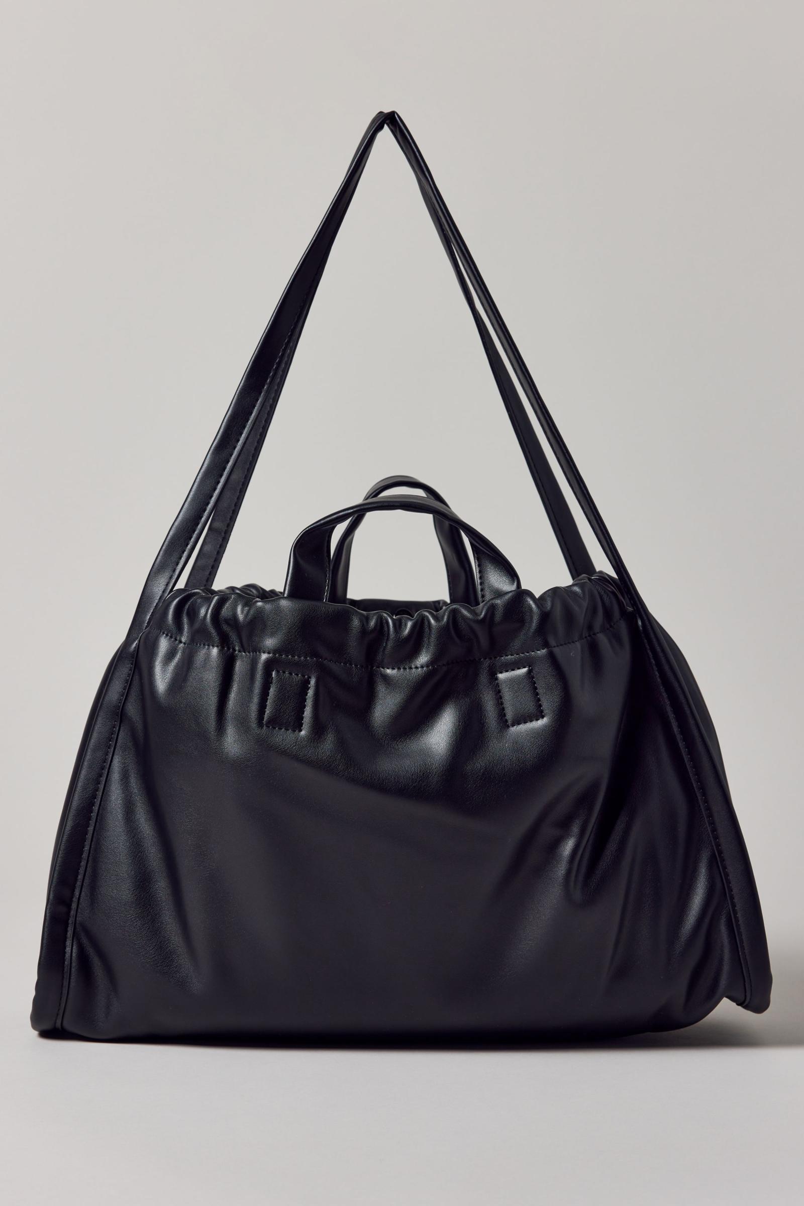 HVISK Sage Medium Soft Structure Bag | Urban Outfitters Japan ...