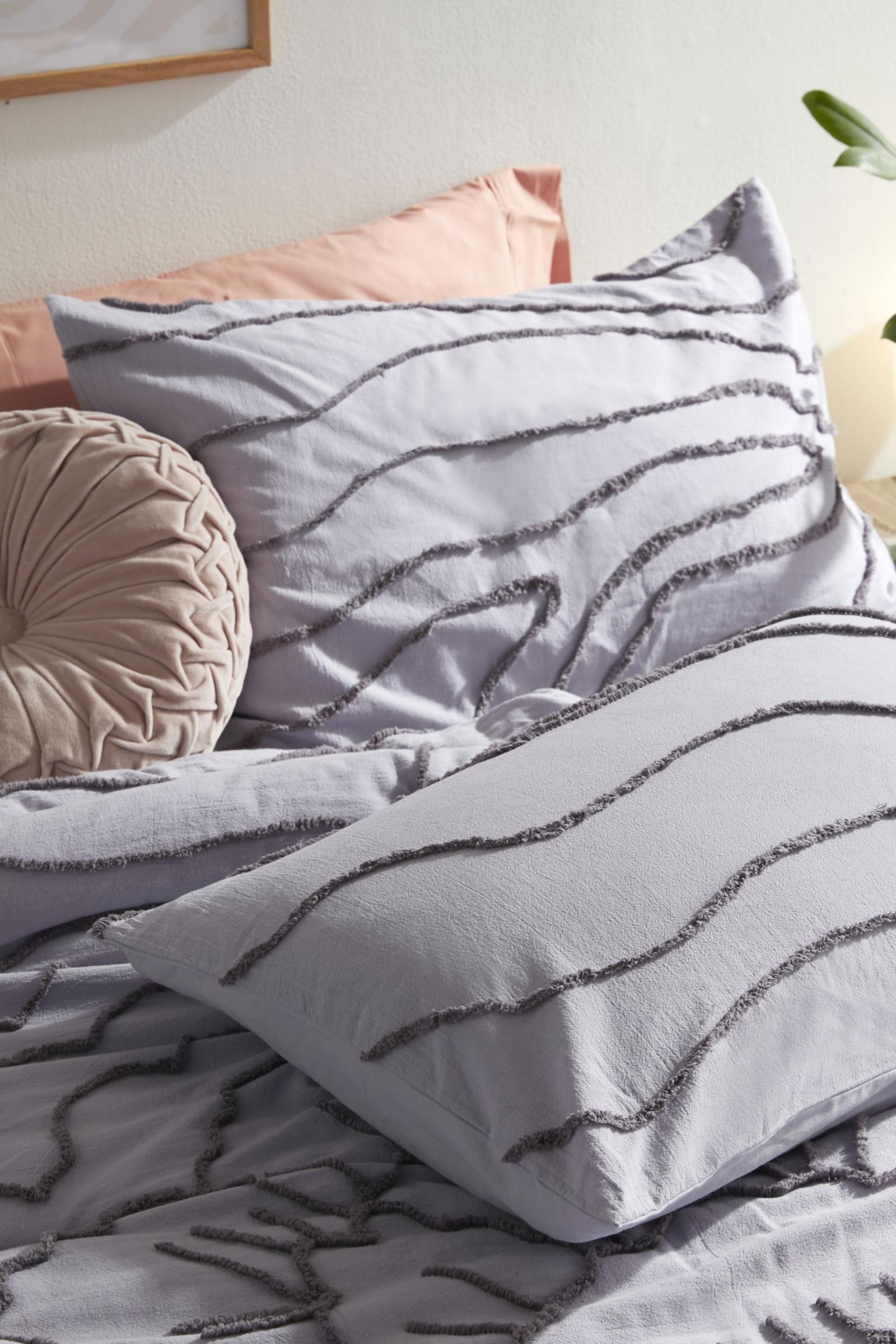 Margot Tufted Floral Sham Set | Urban Outfitters Korea - Clothing ...