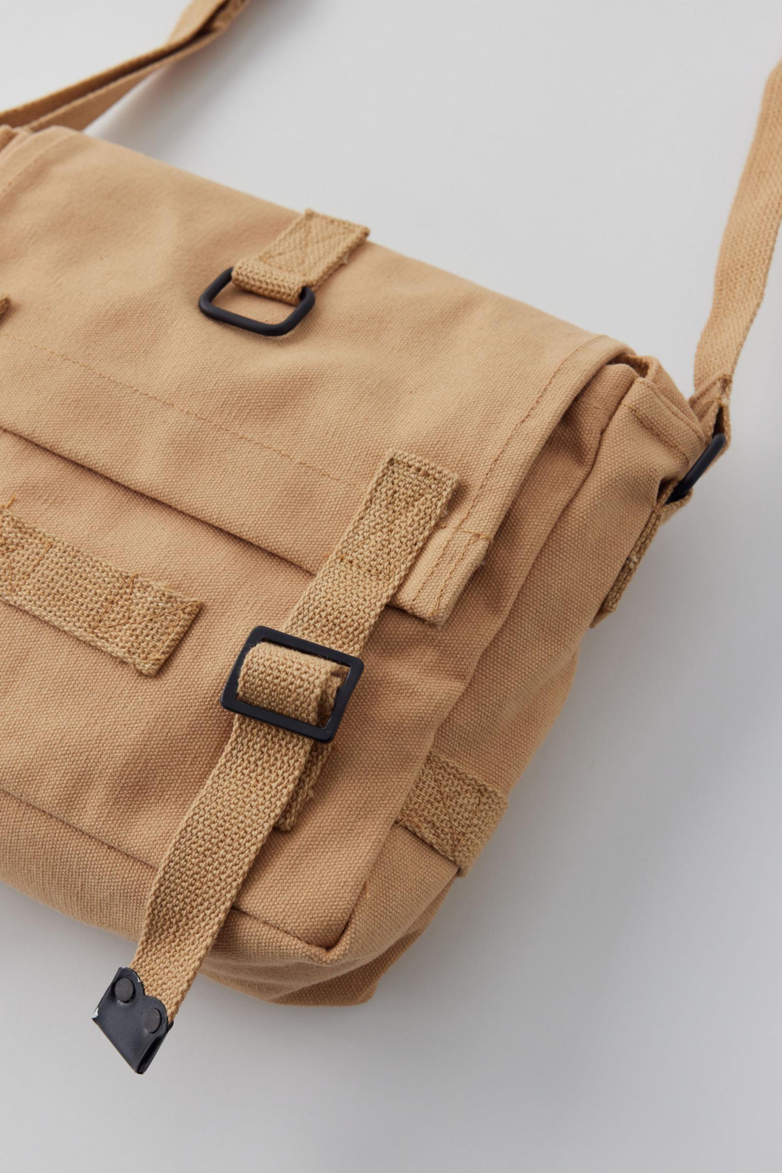 Urban Renewal Vintage Utility Messenger Bag | Urban Outfitters ...