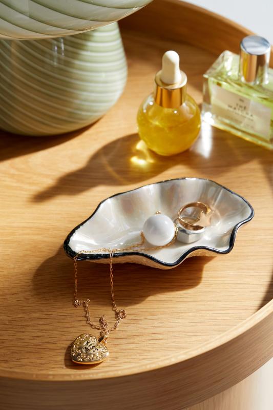 Oyster Catch-All Dish | Urban Outfitters Japan - Clothing, Music, Home ...