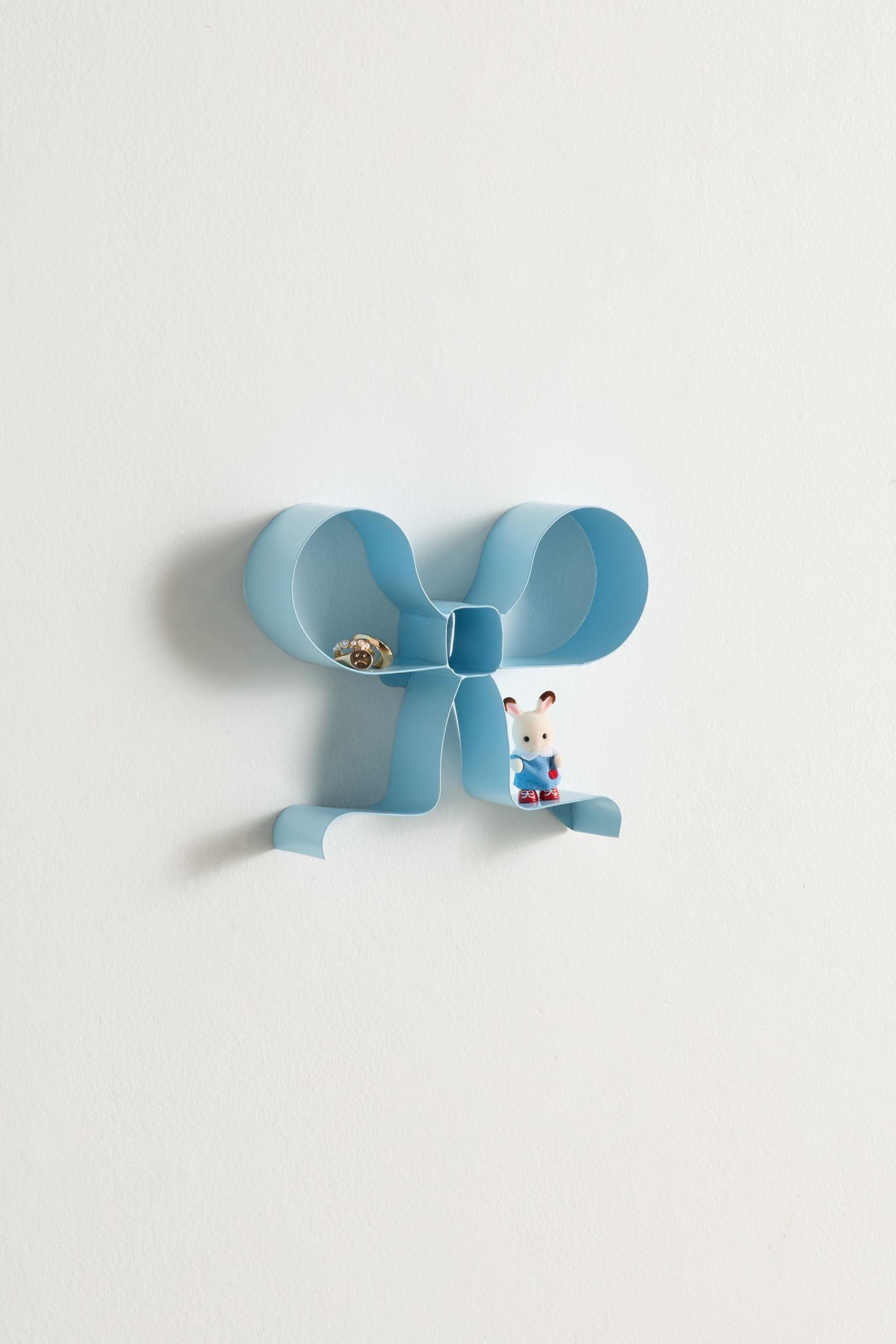 Small Bow Shaped Wall Shelf | Urban Outfitters Mexico - Clothing, Music ...