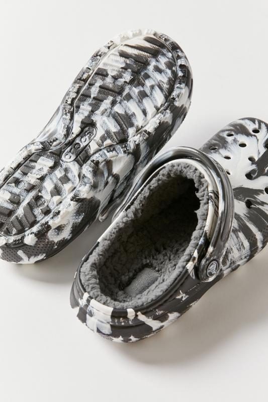 Crocs Classic Lined Marble Clog | Urban Outfitters Singapore Official Site