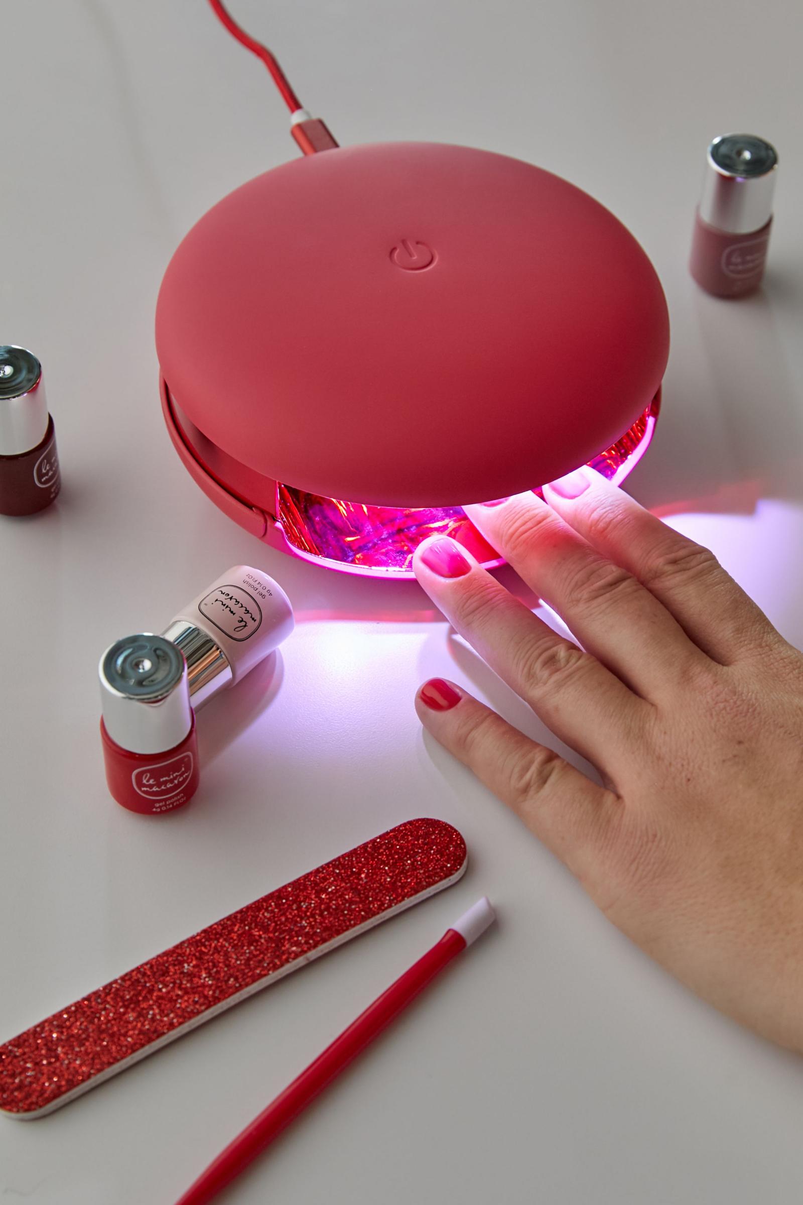 Le Mini Macaron Rouge And Moi Gel Nail Polish Kit Urban Outfitters 