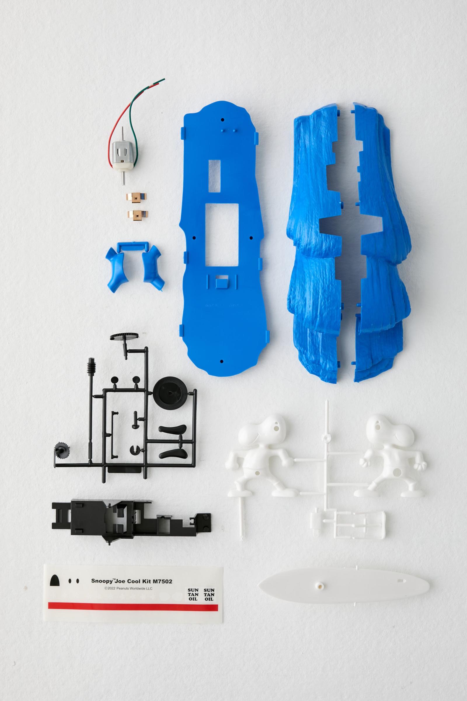 Peanuts Snoopy Is JOE COOL Motorized Plastic Model Kit | Urban ...