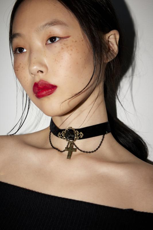 Alice Rosette Cross Choker Necklace | Urban Outfitters Taiwan ...