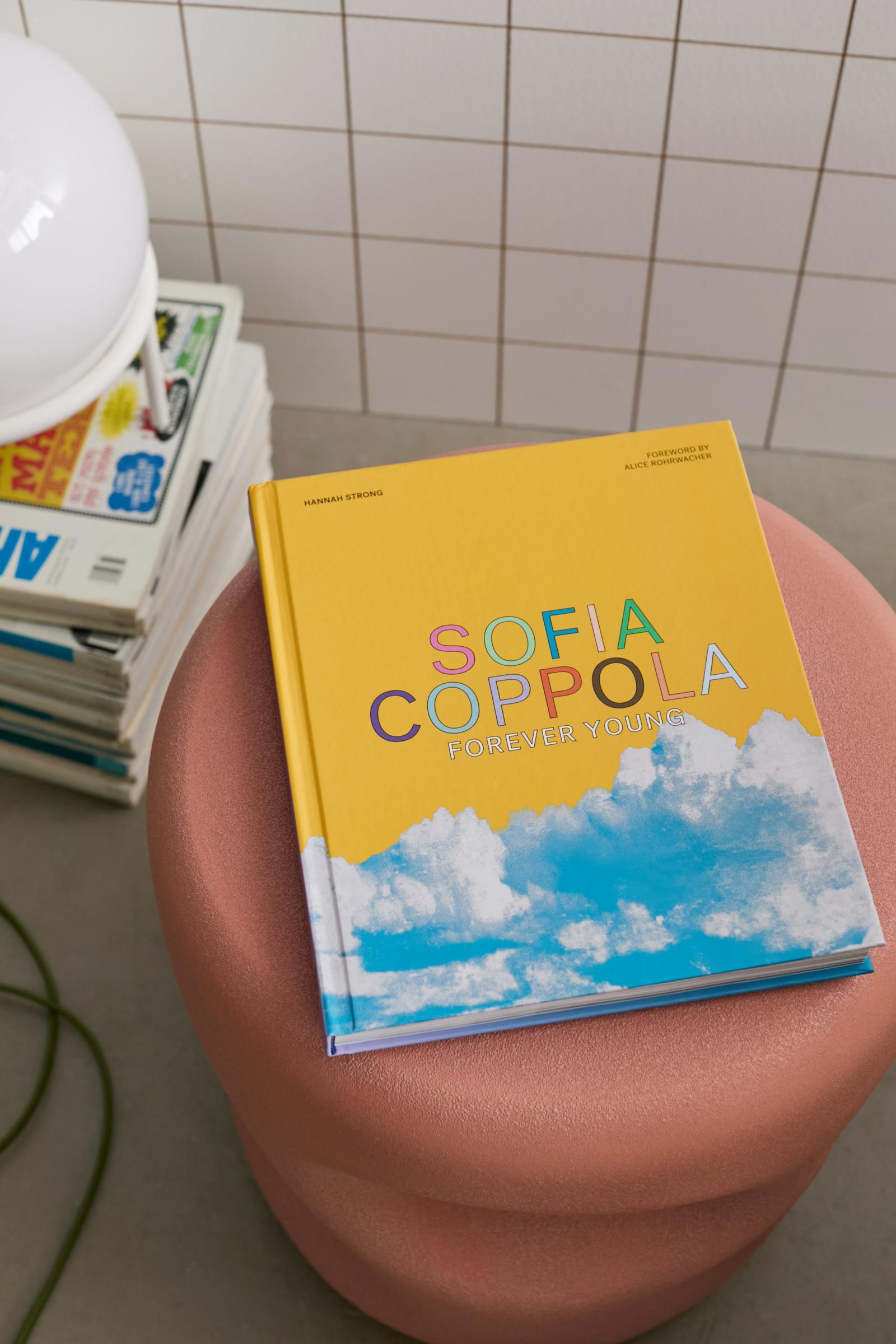 Sofia Coppola: Forever Young Por Hannah Strong | Urban Outfitters México - Ropa, música, hogar y ...