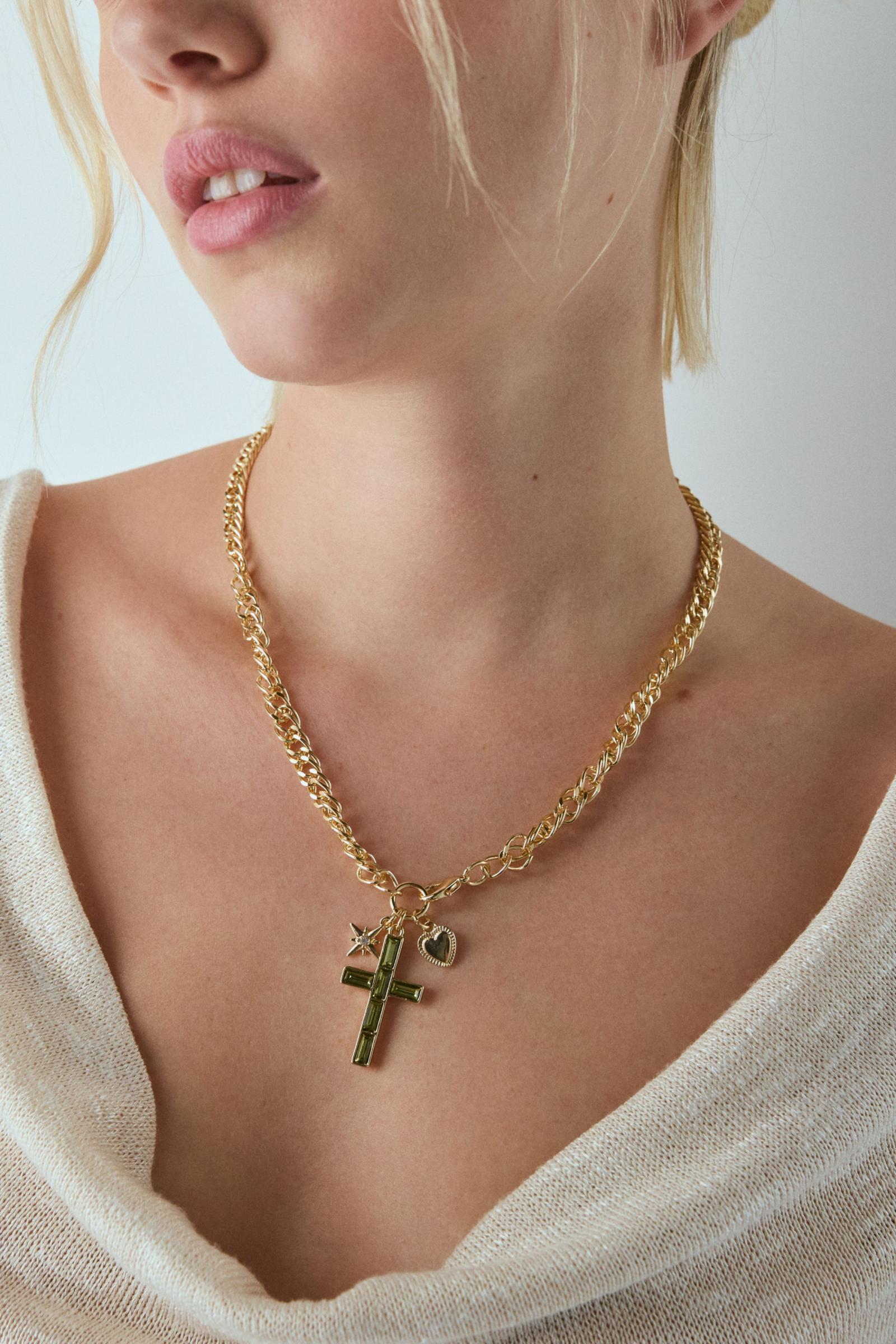 Florence Gem Cross Pendant Curb Chain Necklace | Urban Outfitters 日本公式 ...