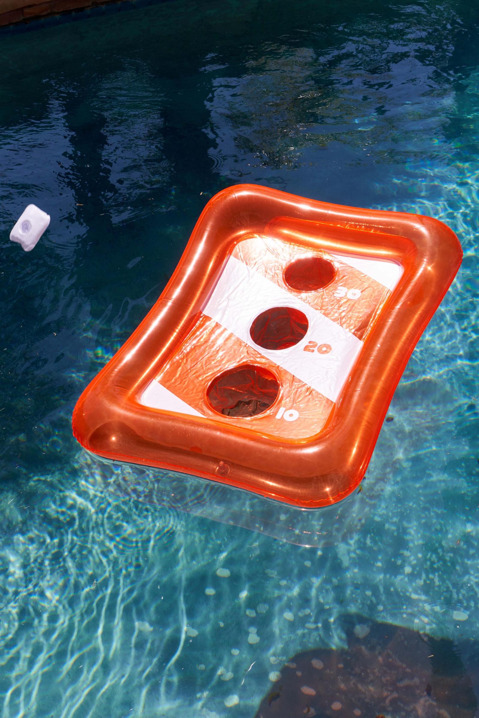 Sunnylife Bag Toss Pool Float Game | Urban Outfitters Korea - Clothing ...