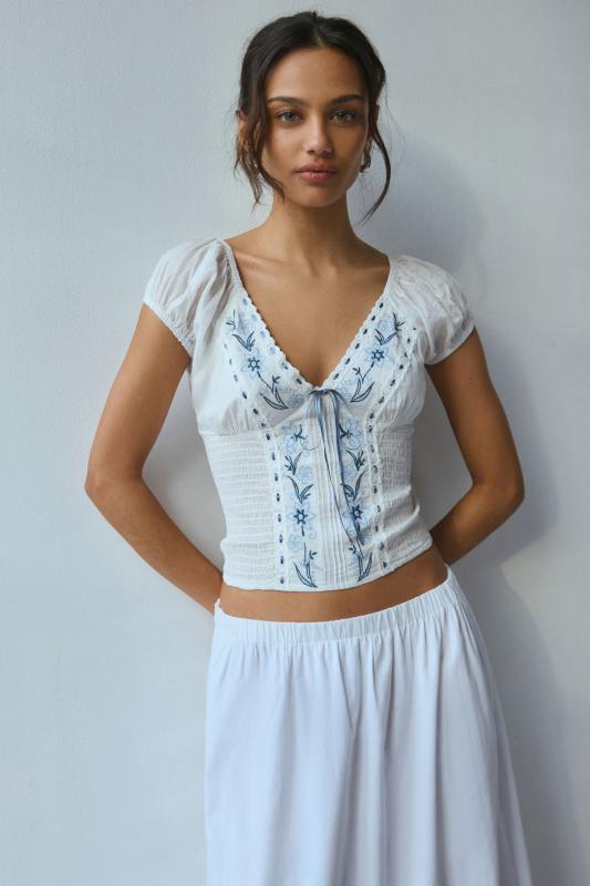 Kimchi Blue Nova Embroidered Blouse | Urban Outfitters Japan - Clothing, Music, Home & Accessories